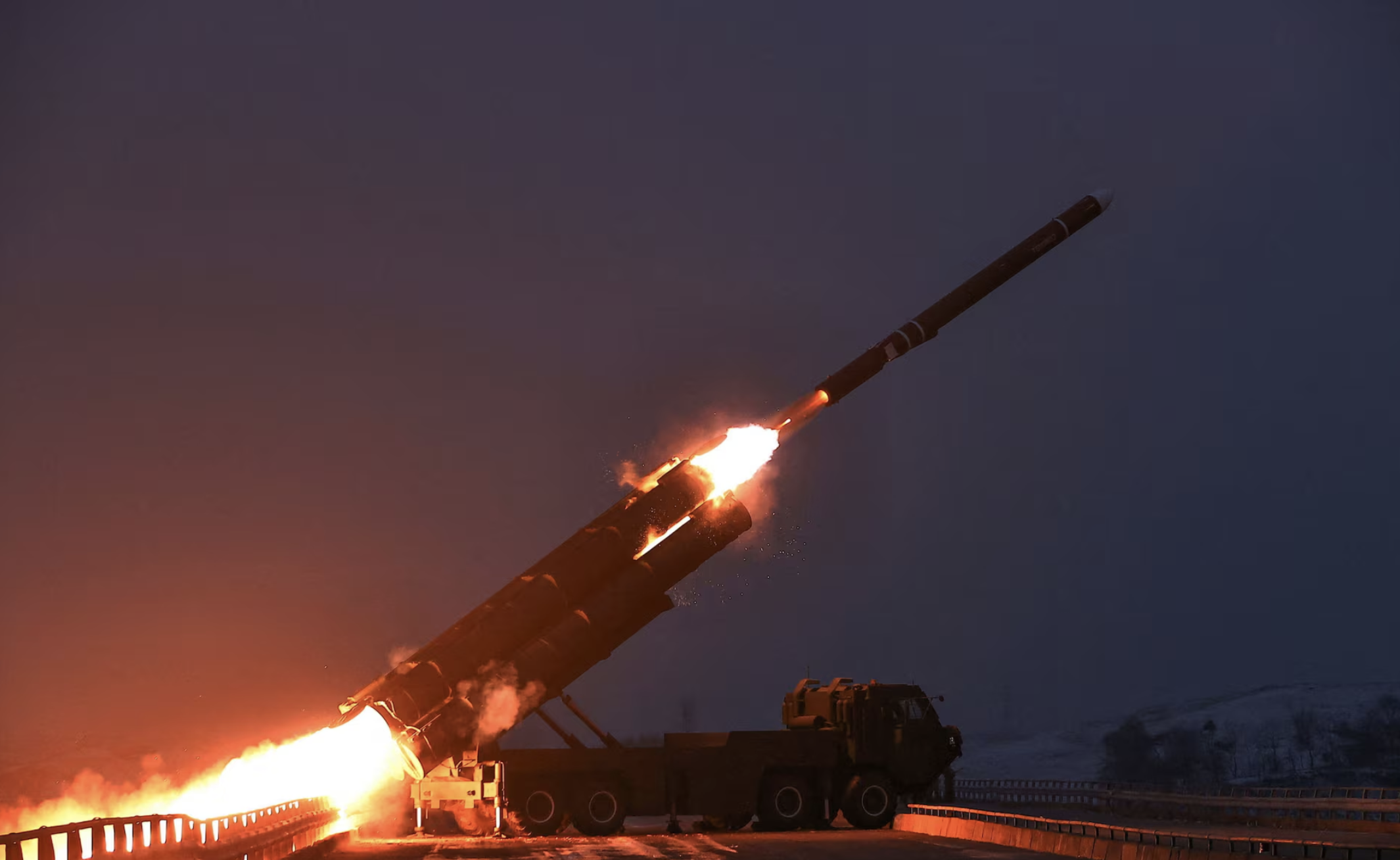 Kim Jong Un supervise les lancements de missiles de croisière ...