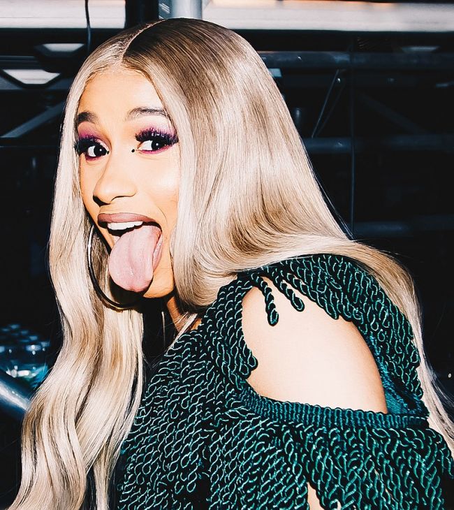 Le microphone que Cardi B a lancé sur un fan se vend sur eBay pour 100 ...