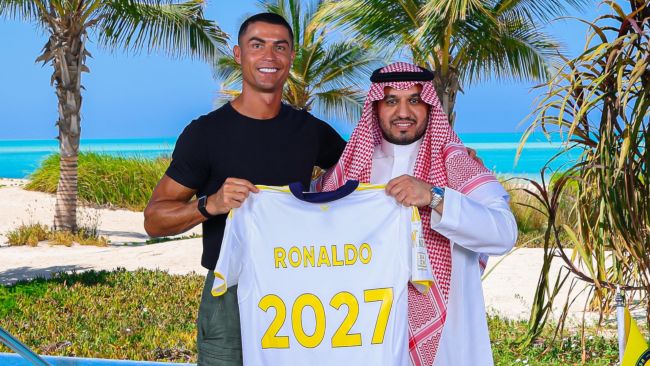 Cristiano Ronaldo signe une prolongation de contrat avec Al Nassr jusqu'en 2027, il aura alors ...