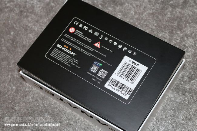 Nous sommes en train d'unboxer le module de boutons de podium Fanatec ...