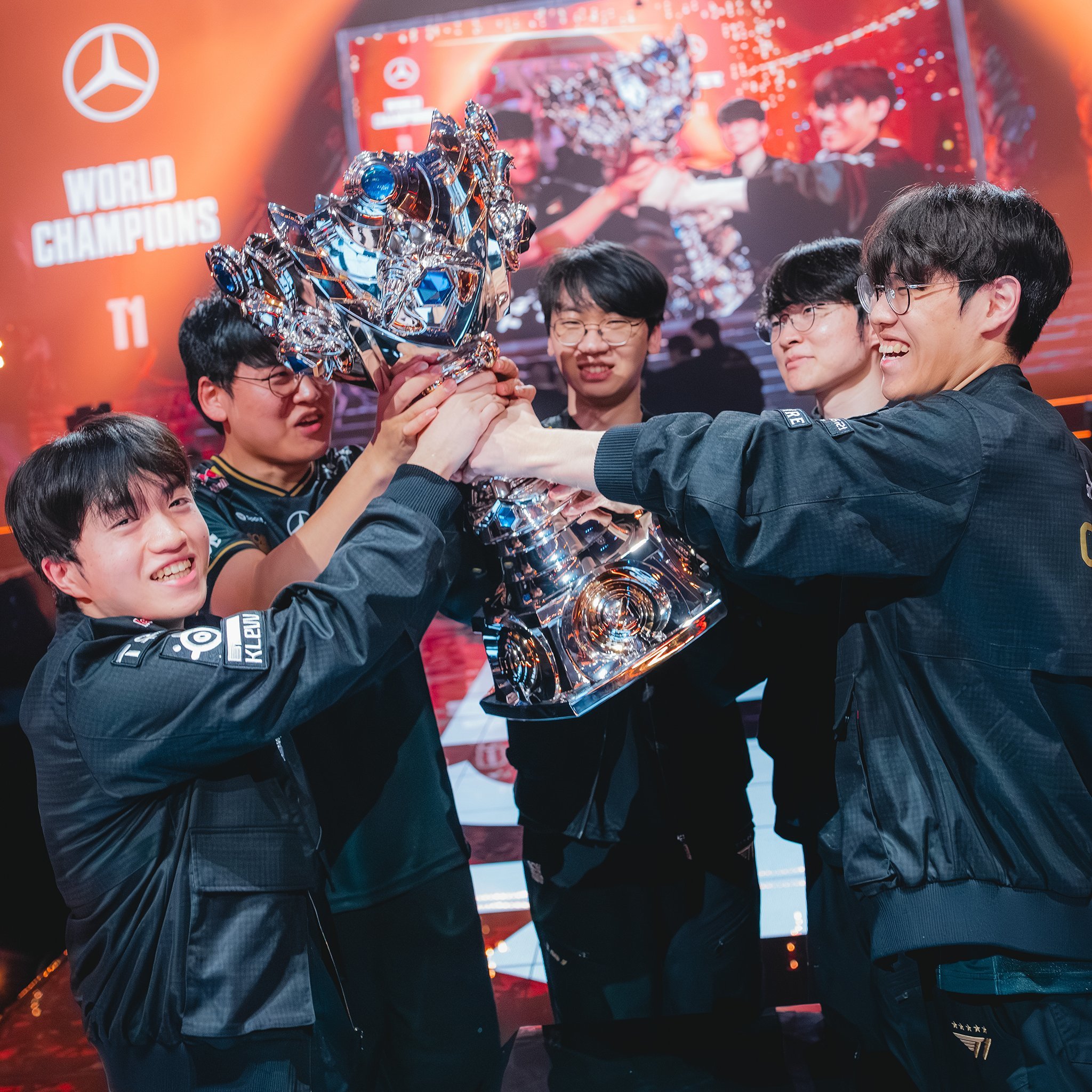 T1 complète le triomphe, couronné champion du monde 2025 League of Legends