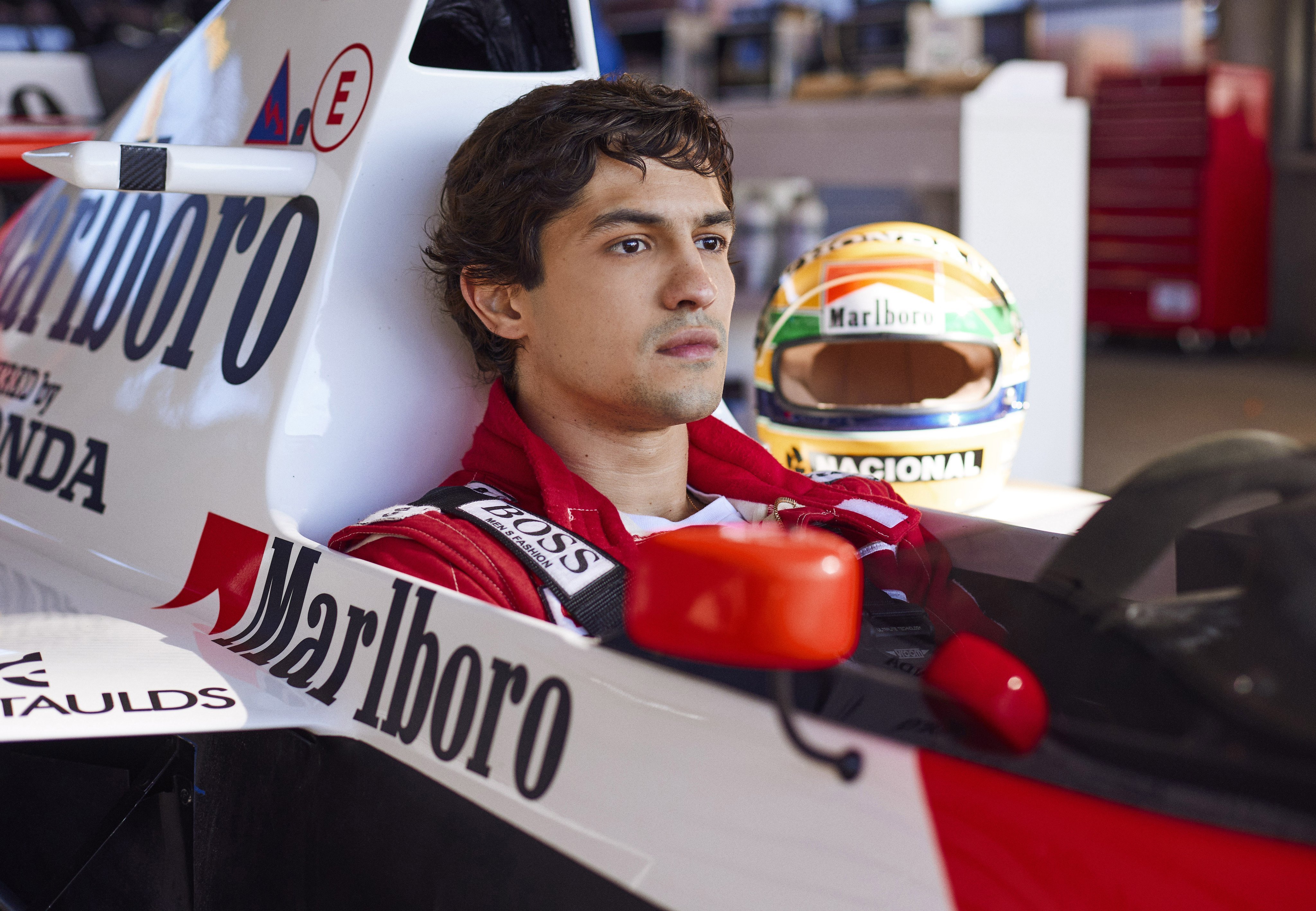 Suis la vie de Senna dans la prochaine mini-série de Netflix.