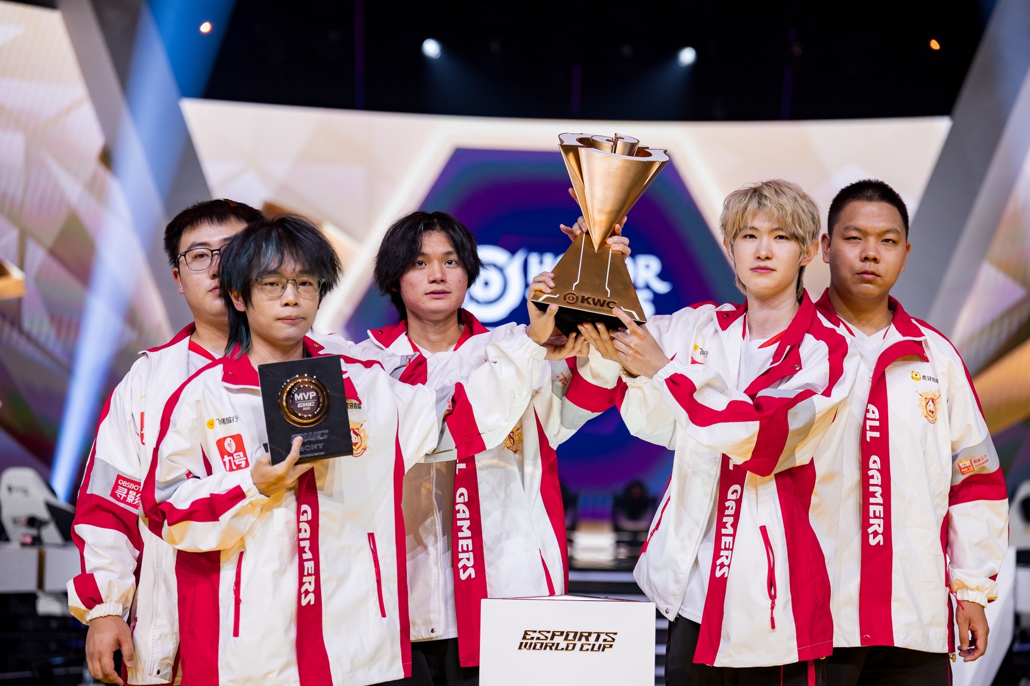 Coupe du monde d'esports : AG.AL remporte le trophée de la Coupe du ...