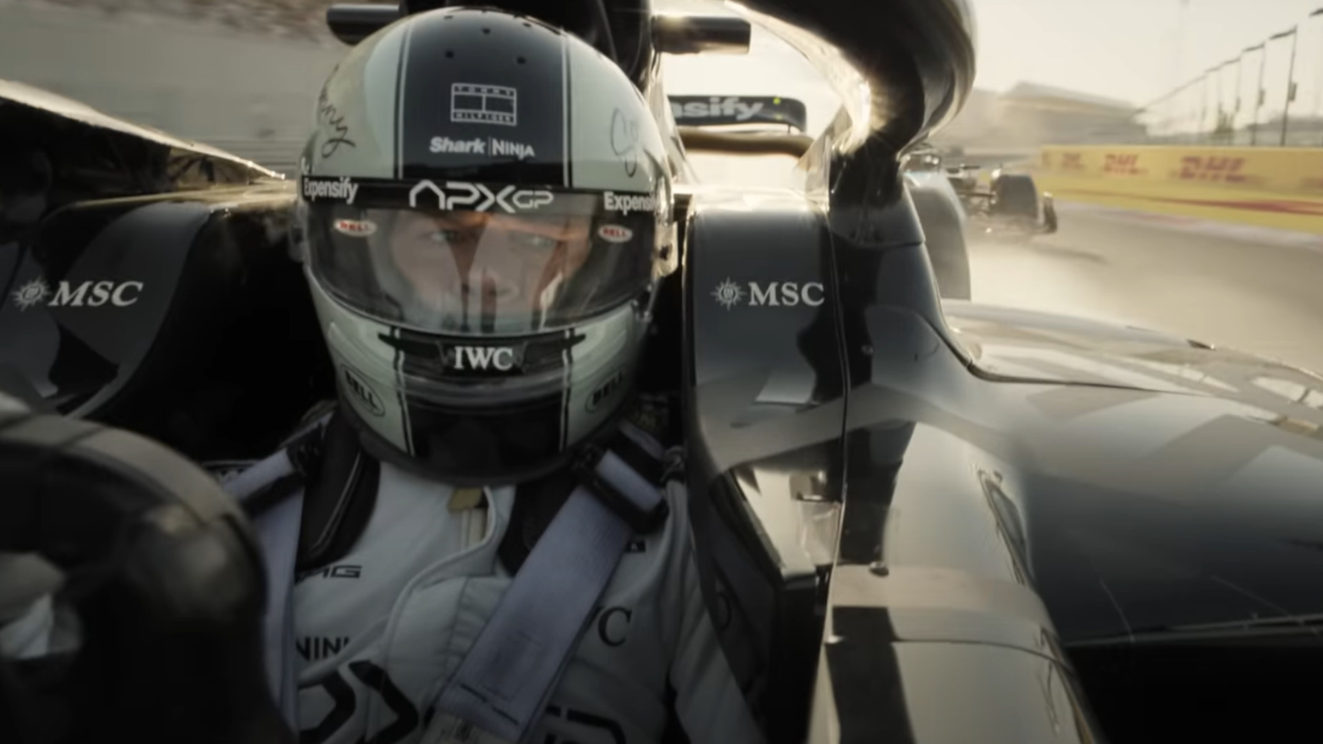 La première bande-annonce de F1 est spectaculaire : Brad Pitt en pilote ...