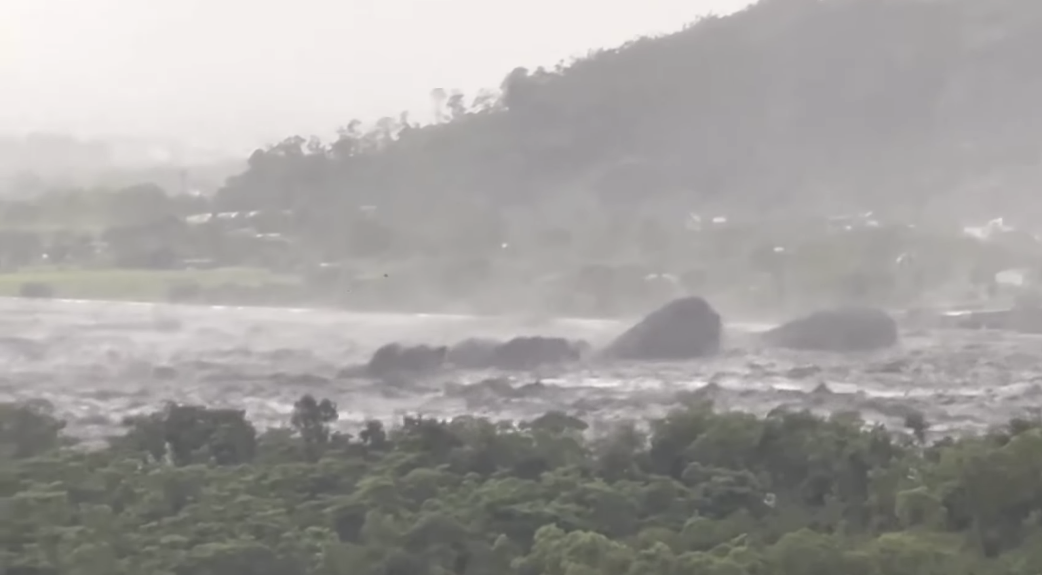 Taïwan frappée par des inondations meurtrières après que le plus grand typhon de l'année ait ...
