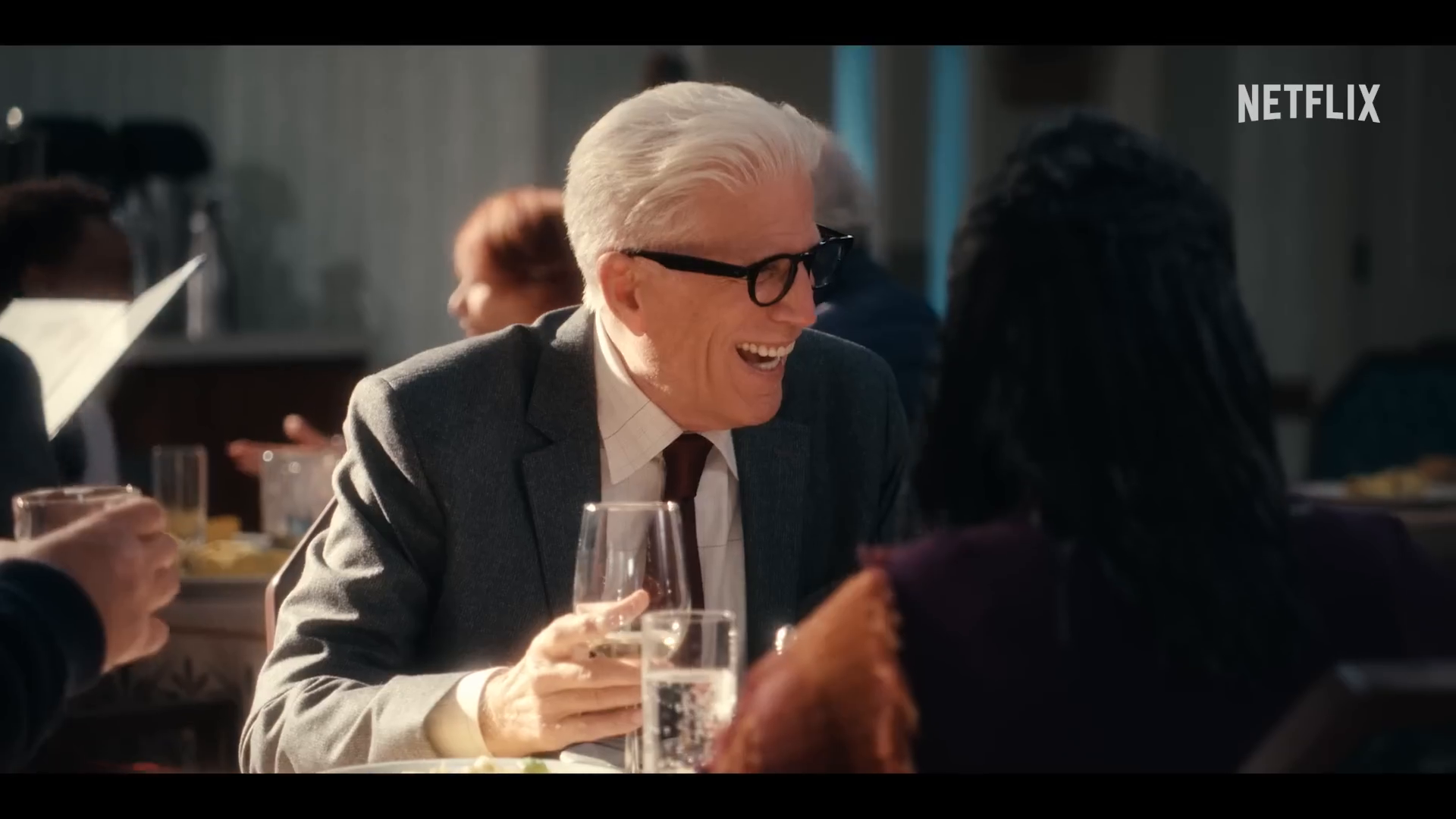 Ted Danson et le créateur de The Good Place font à nouveau équipe - A ...